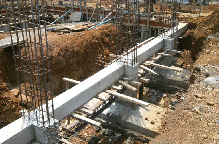 Apa Itu Rabat Beton? Ini Keunggulan dan Kekurangannya - Decon Beton Instan